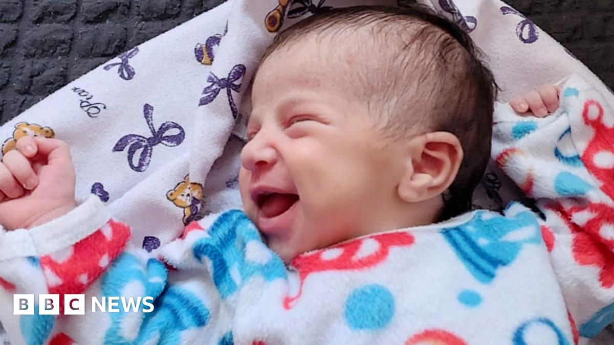 Giving birth in Gaza amid shelling and power cuts - BBC News