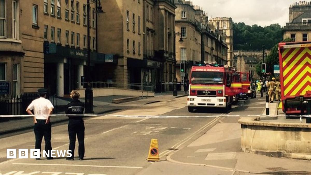 Explosion fear prompts evacuation of two Bath streets - BBC News