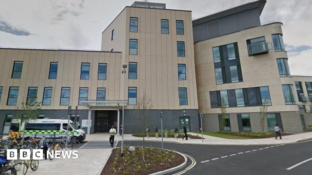 Hospital staff 'uncomfortable' about raising concerns - BBC News