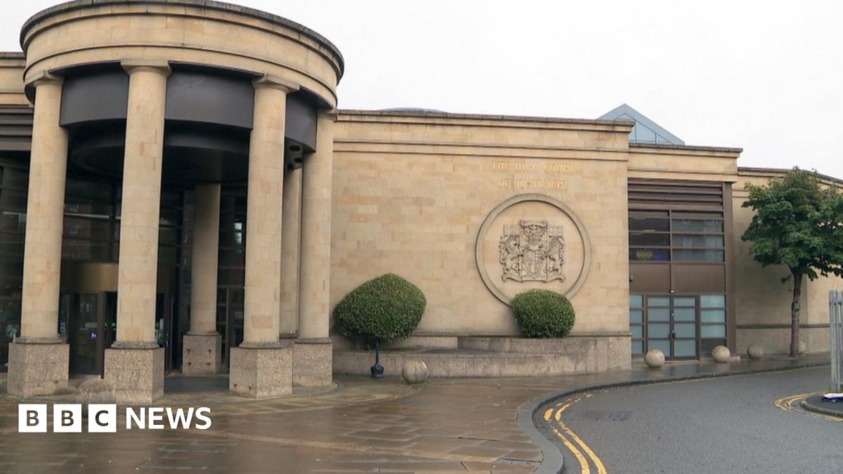 Woman accused of killing sister in Roy Bridge - BBC News