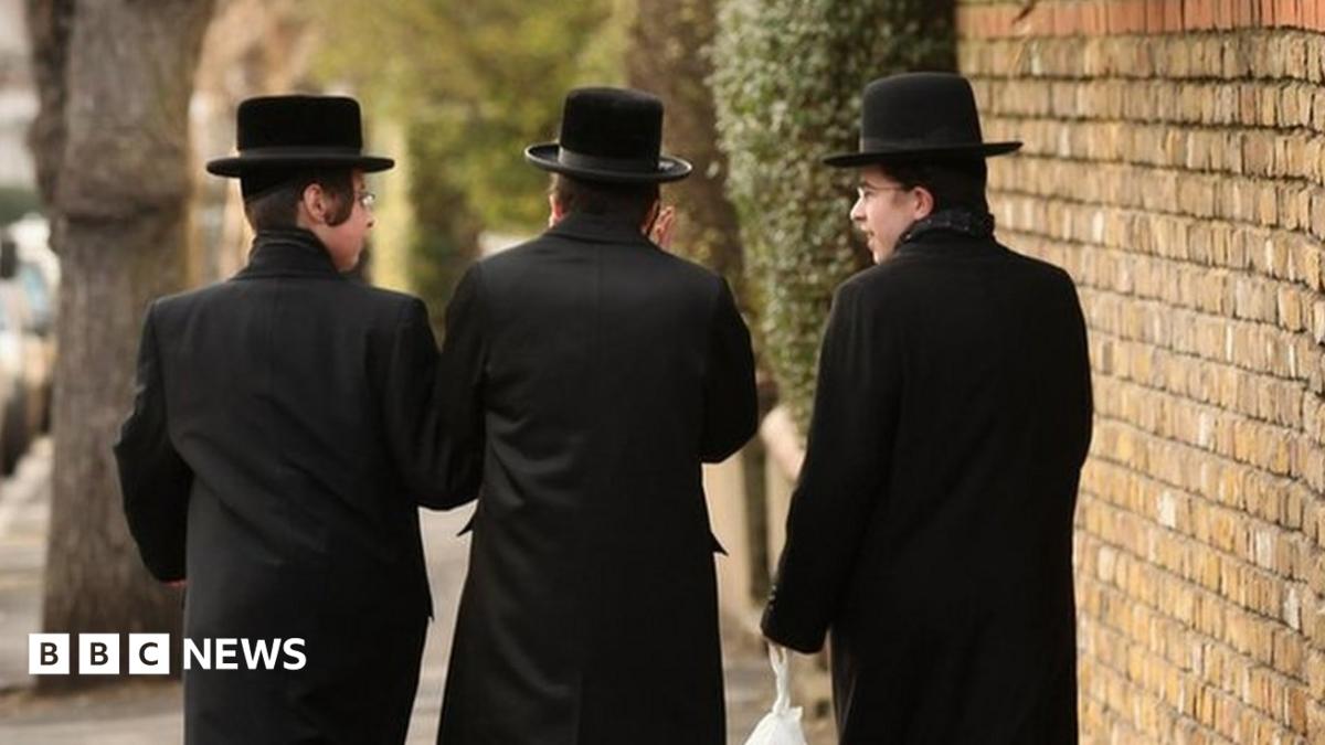 Eruv plans will help 'disadvantaged' Jews in Stockport - BBC News