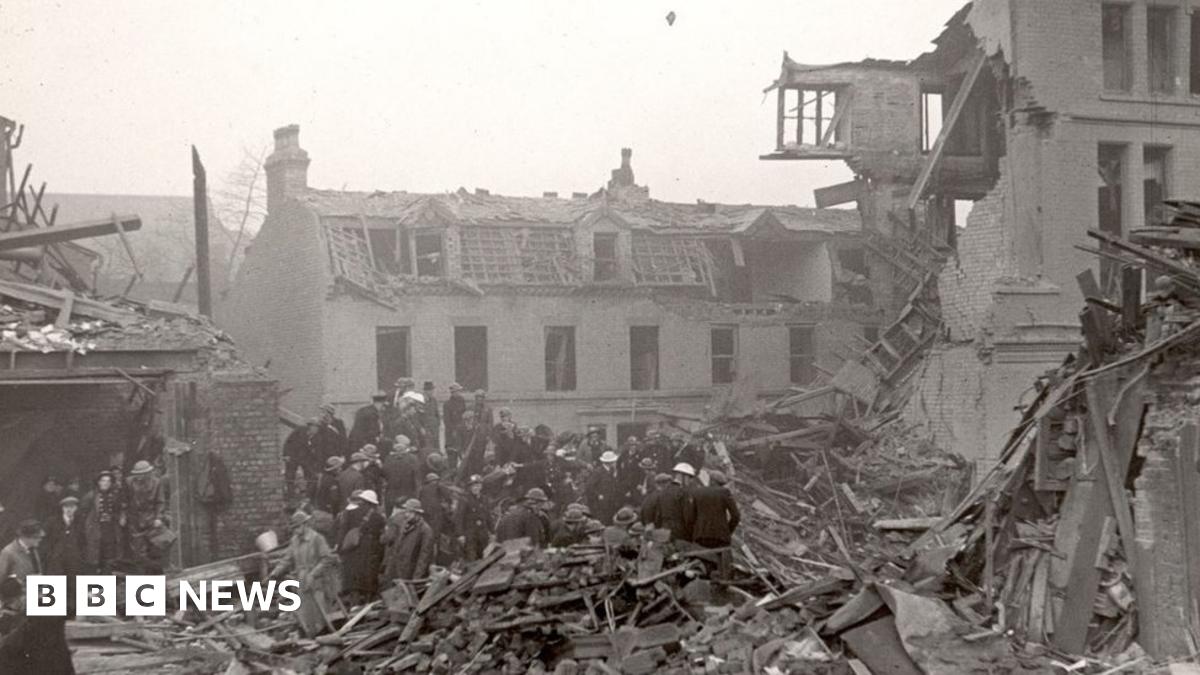 Liverpool marks World War Two's 'worst civilian' bombing - BBC News