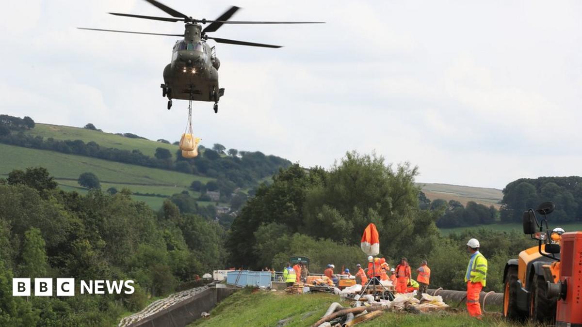Whaley Bridge dam: More homes evacuated as storm threat looms - BBC News