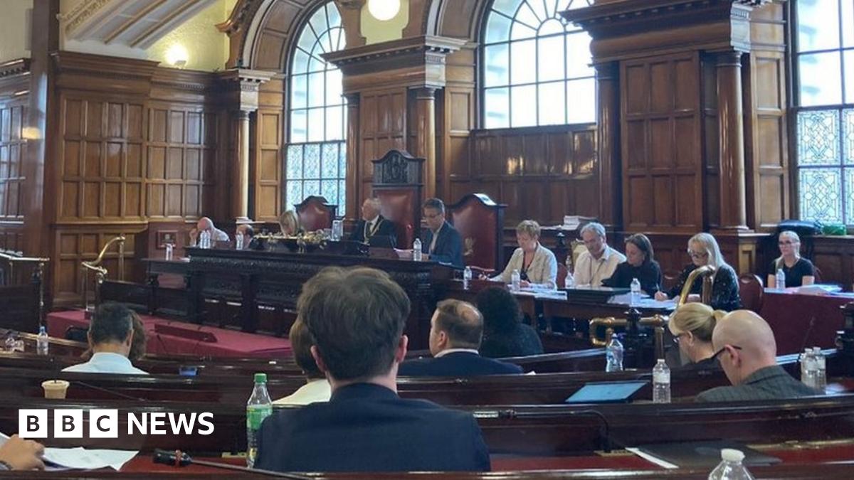 Liverpool Labour to appoint new leader while mayor in post - BBC News