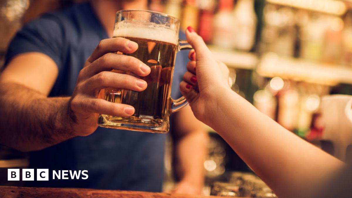 World Cup: England fans dig deep for pricier pints - BBC News