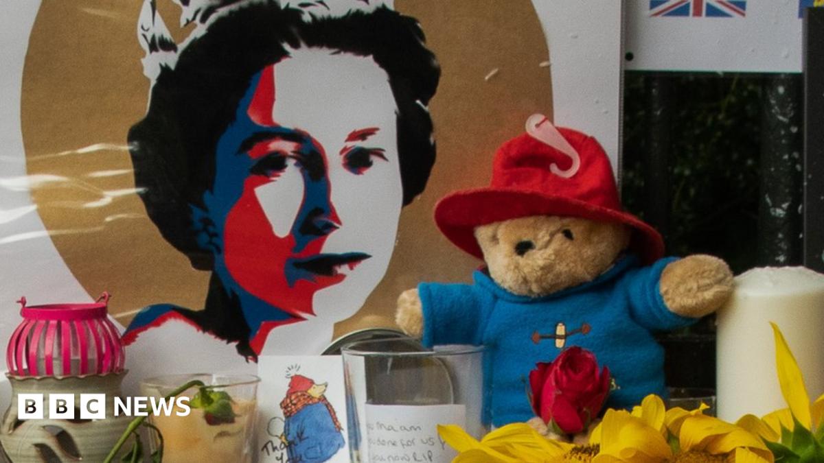 The Queen and Paddington: How a bear became an unlikely royal mascot ...