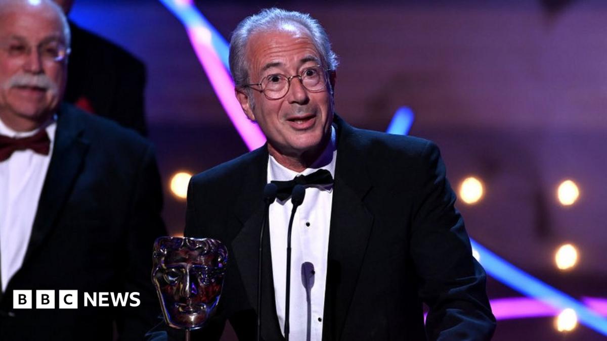 Ben Elton: 'I owe my life to a private school in north Wales' - BBC News