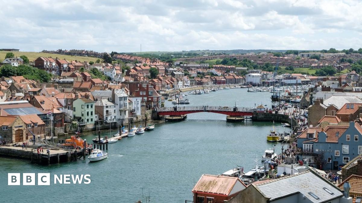 Whitby consultation on town centre changes launched - BBC News