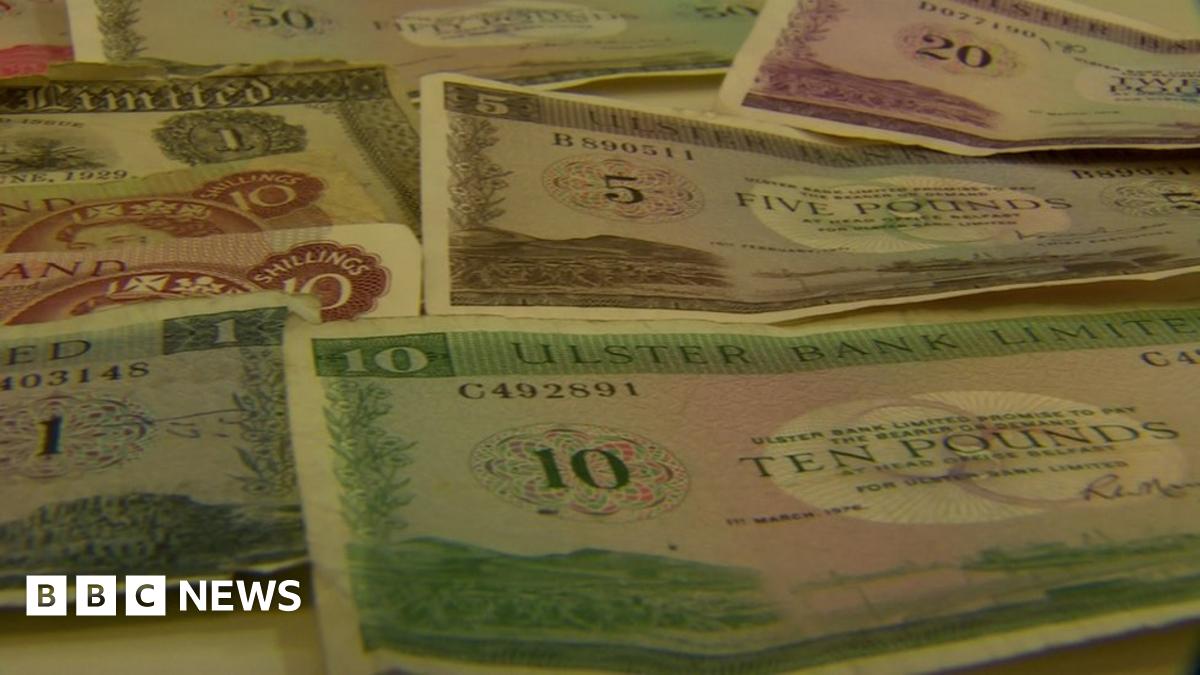 Ulster Bank to produce new plastic £5 and £10 notes - BBC News