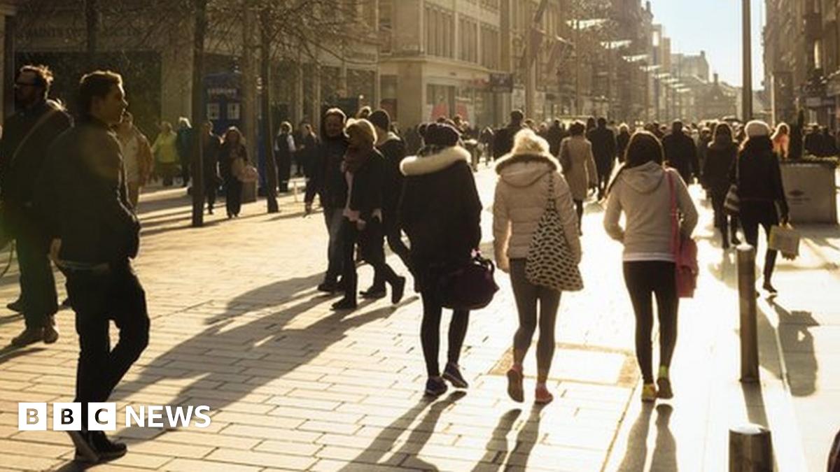 Scotland's population forecast to go into decline - BBC News