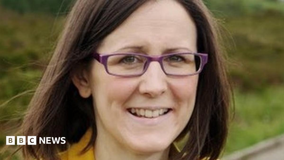 Julie Hepburn joins SNP deputy leader contest - BBC News