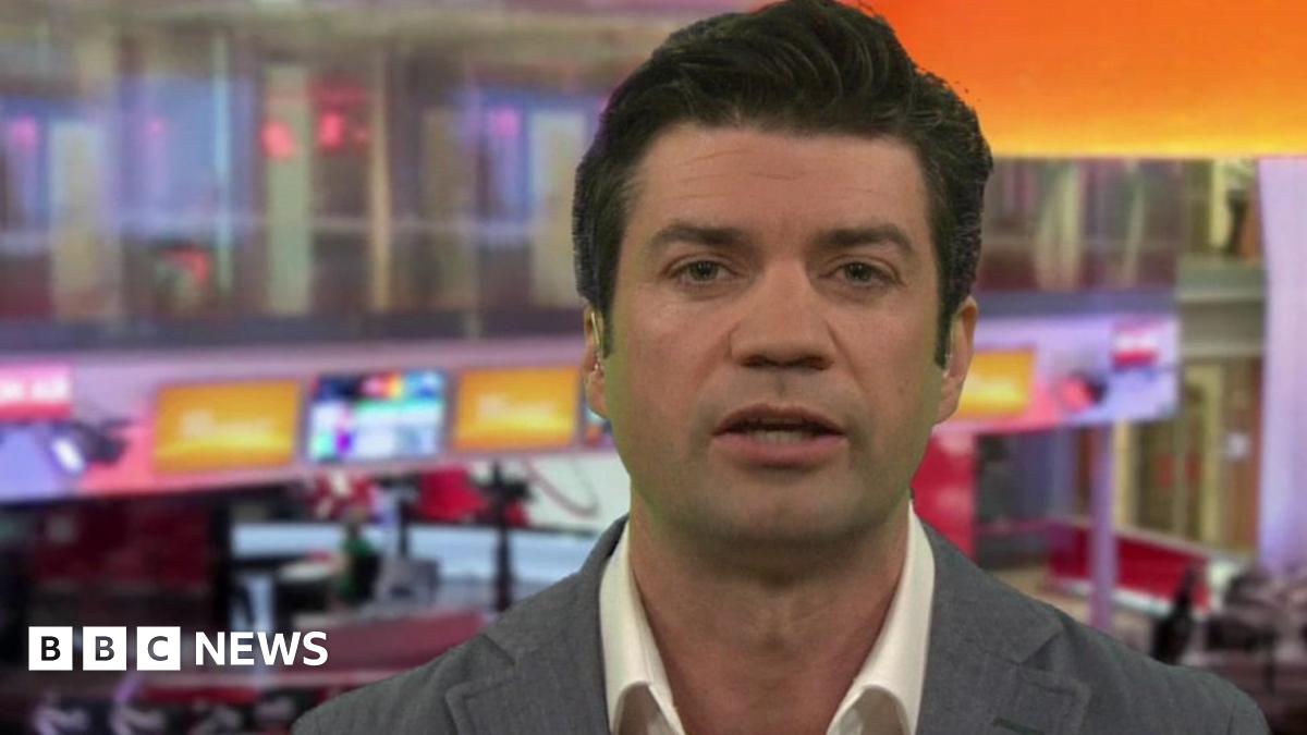 Newsreader Lewis Vaughan Jones makes debut wearing hearing aid - BBC News