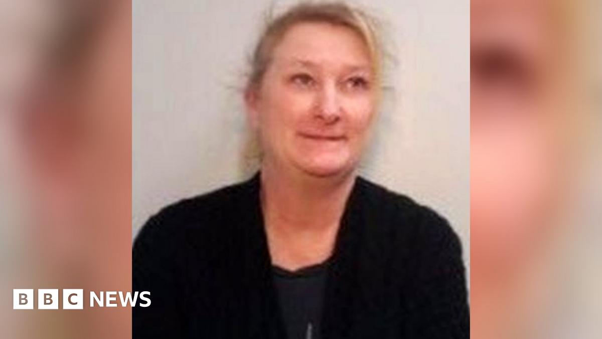 Stockport carer jailed for £25,000 theft from cancer patient - BBC News