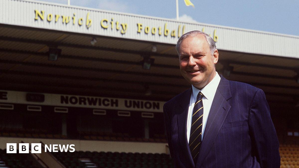 Former Norwich City chairman Robert Chase dies - BBC News