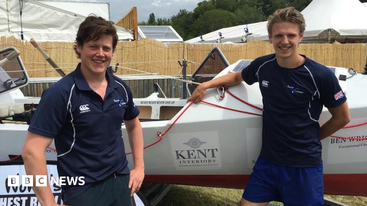 Students in youngest rowing record bid - BBC News