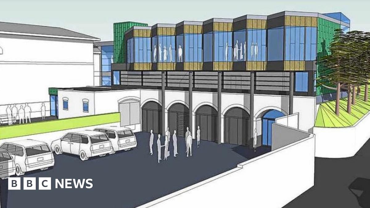 Wolverhampton Goodyear workers donate £1m to hospice - BBC News