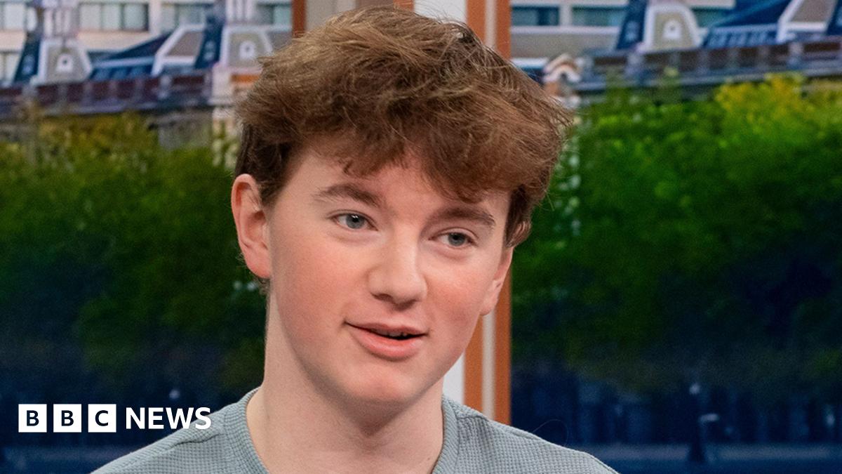 Alex Batty: Teen fears mum will be jailed over disappearance - BBC News