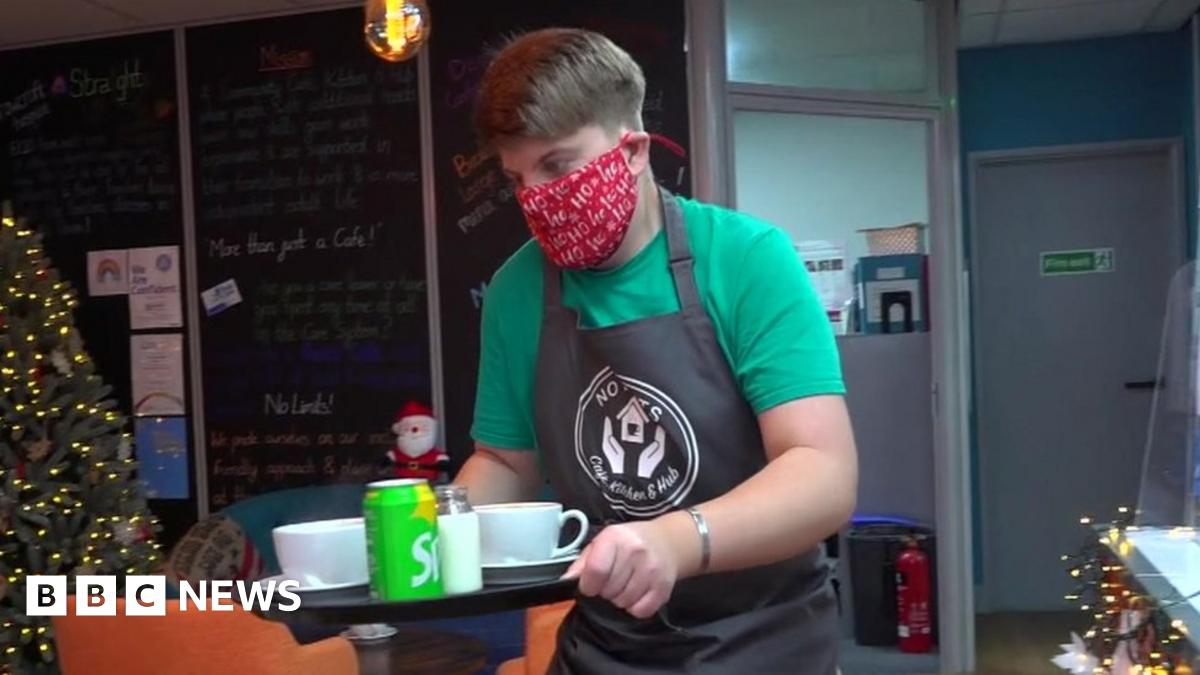 Devon training café helps 30 people further their careers - BBC News