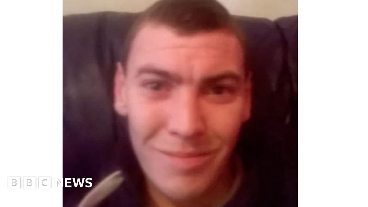 Men in court over Falkirk canal murder - BBC News