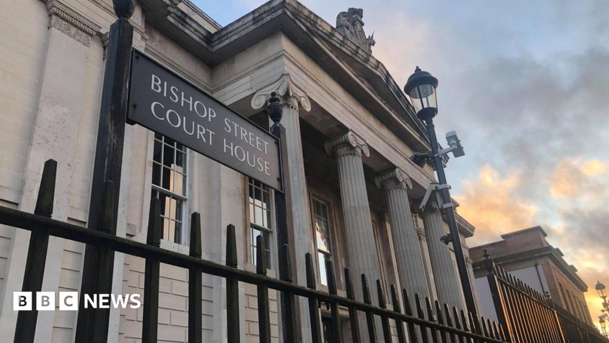 Robert Edgar sentenced for assaulting teenage girl - BBC News