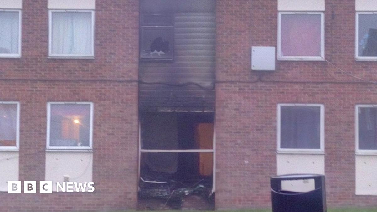 Devizes flats fire: Woman dies in suspected arson attack - BBC News