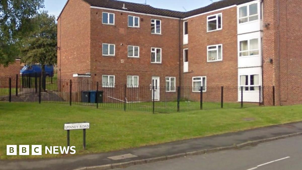 Man arrested after Nottinghamshire 'machete' attack - BBC News