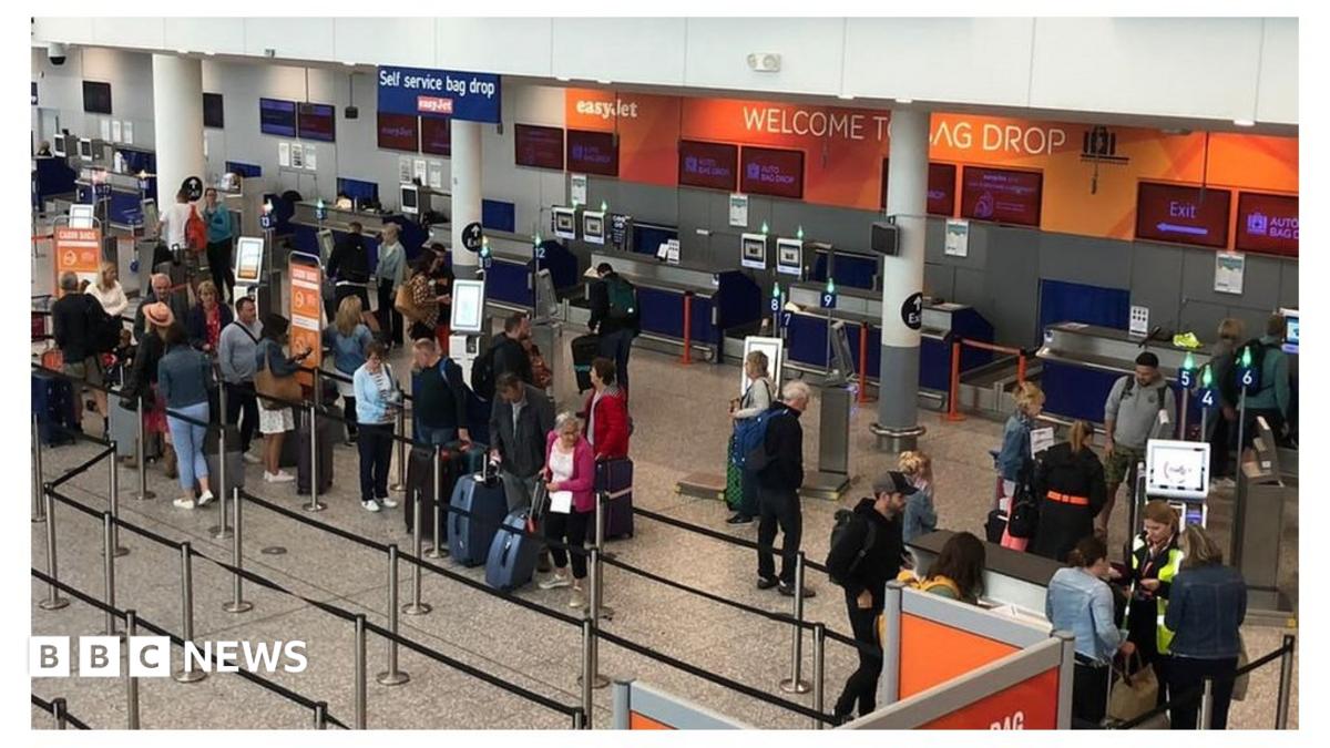 Bristol Airport: Runway reopens following light fault disruption - BBC News