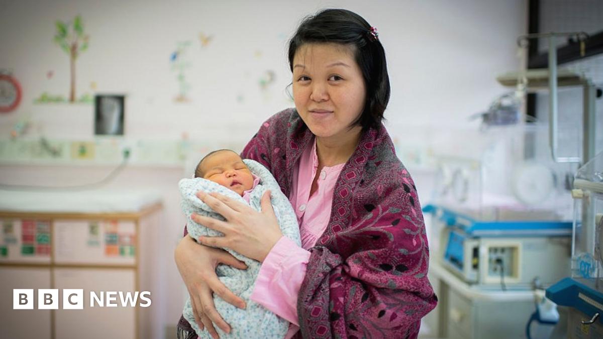 China birth rate: Mothers, your country needs you! - BBC News