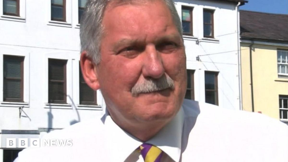 Senior UKIP Wales figure quits party amid candidate row - BBC News