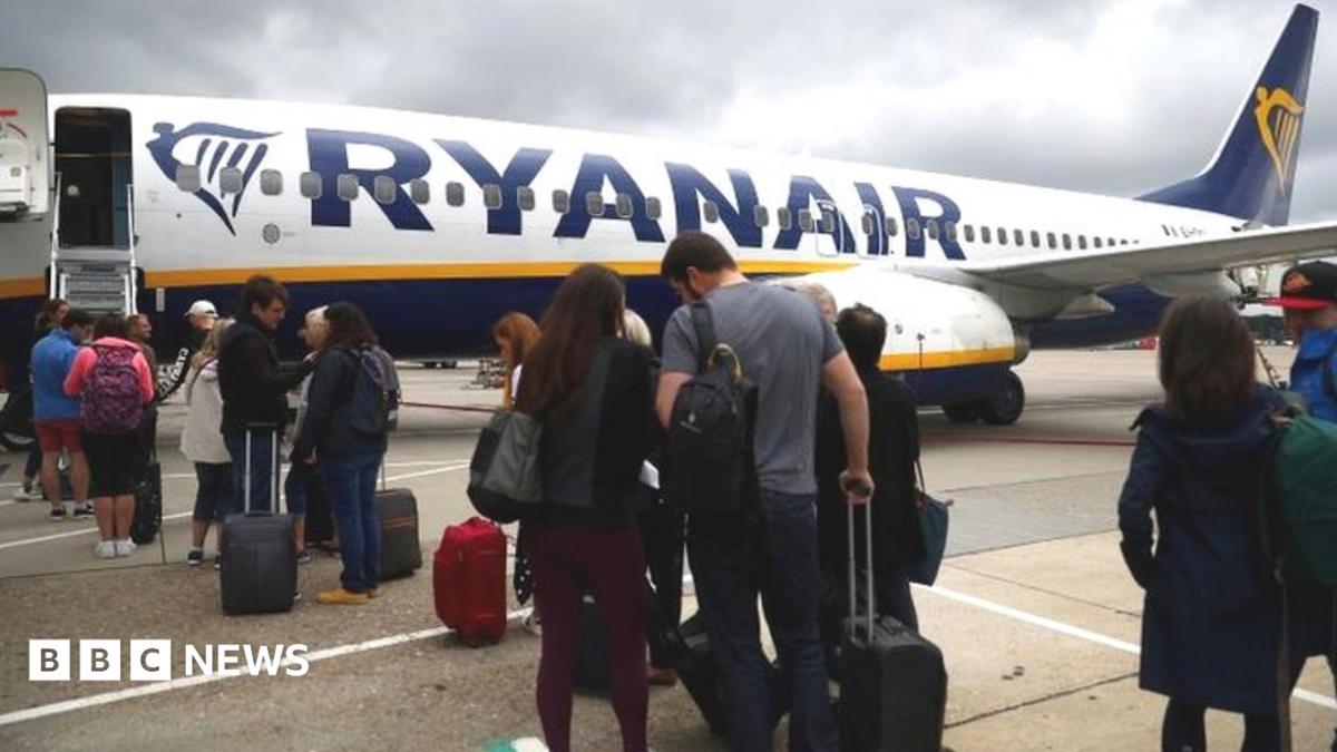 Ryanair rated 'greedy and arrogant' by customers - BBC News