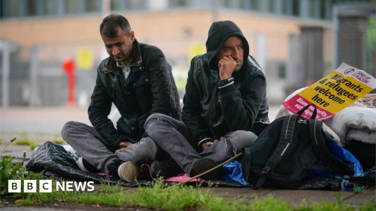 Serco to restart asylum seeker lock-change evictions - BBC News