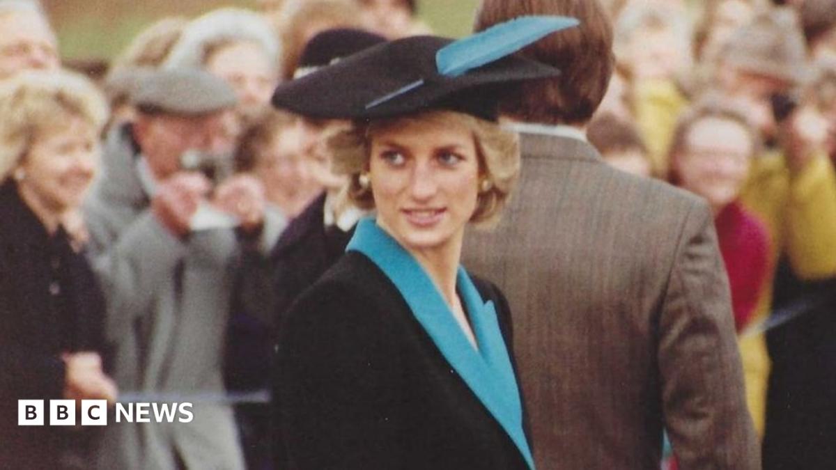 Royal Family photos found in 'emotional' collection - BBC News