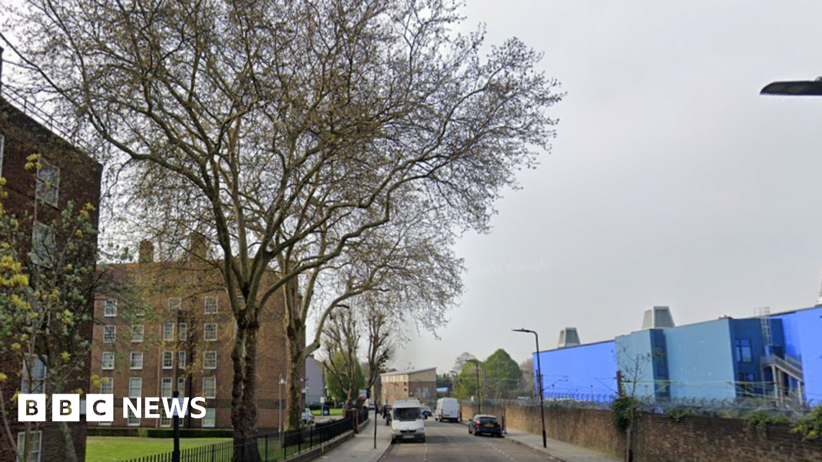 Jason Romeo: Three charged with murder over Hackney stabbing - BBC News