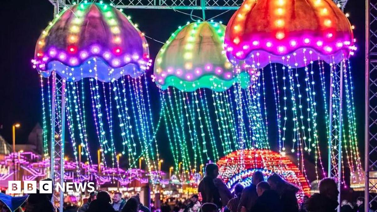 Free Blackpool Lightpool Festival to be extended for half-terms - BBC News