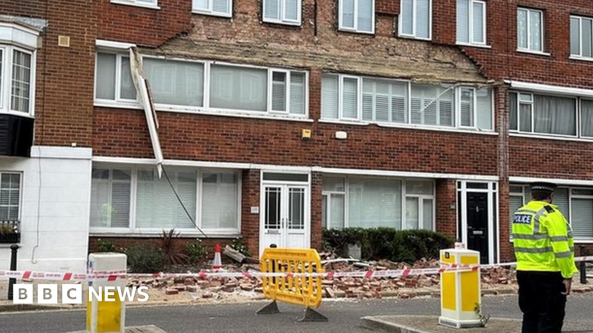 Southsea property wall crumbles onto street - BBC News