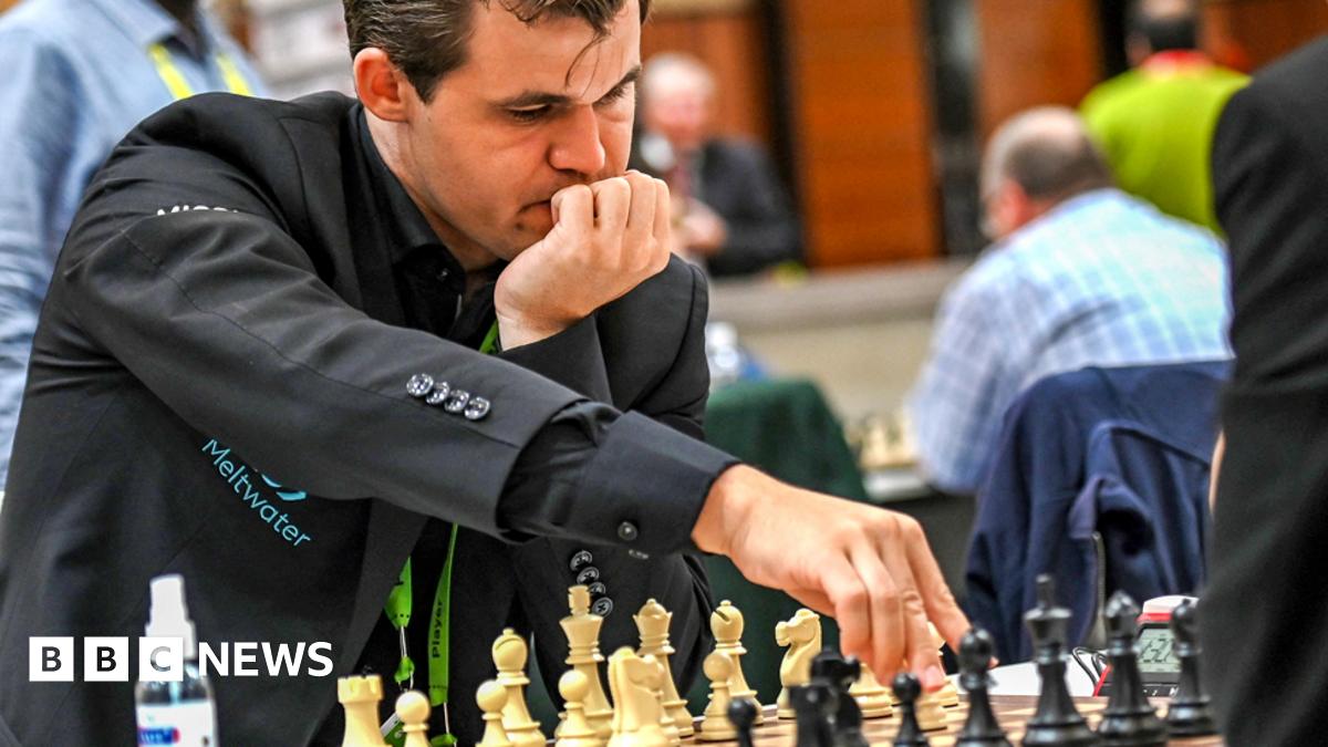 Magnus Carlsen and Hans Niemann: Chess champion accuses opponent of cheating - BBC News