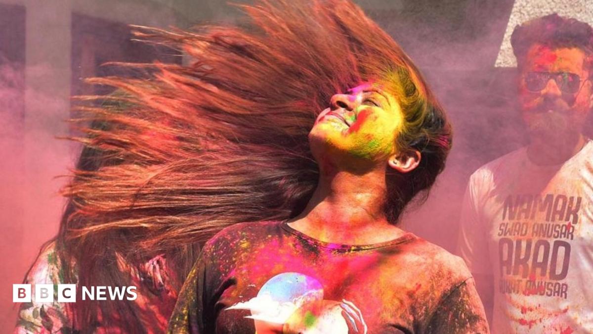 Holi 2024: Indians celebrate festival of colours - BBC News