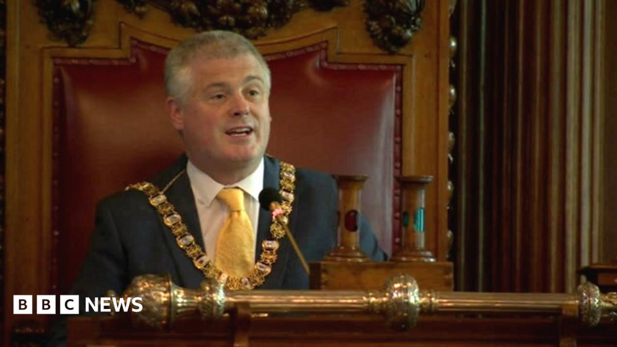Alliance: Michael Long makes history as three-week mayor - BBC News