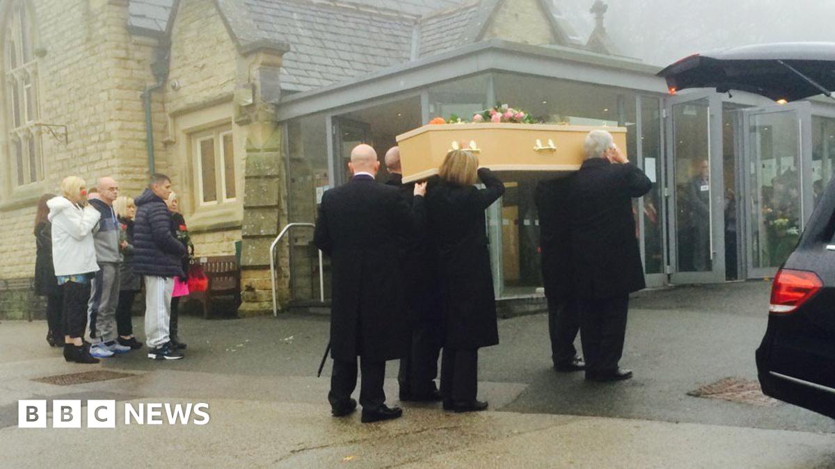 Transgender prisoner Vikki Thompson funeral takes place - BBC News