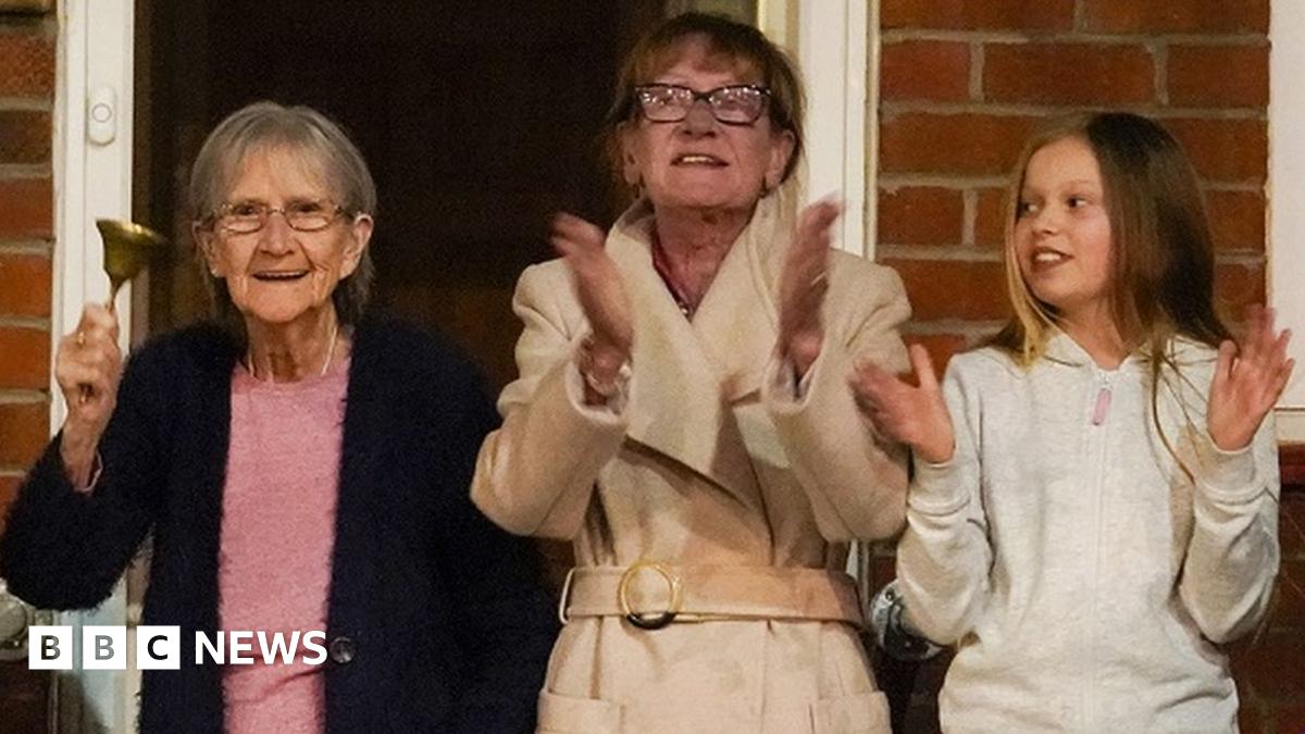 Clap for Carers: UK in 'emotional' tribute to NHS and care workers ...