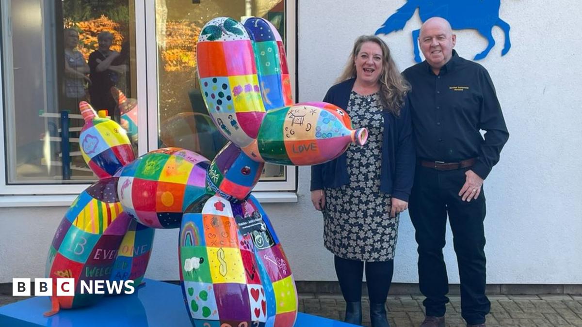 Swindon: big dog statue 'Patches' donated back to hospice - BBC News