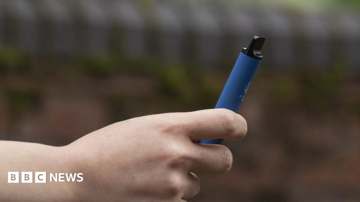 North Lincolnshire crackdown on underage vape sales - BBC News