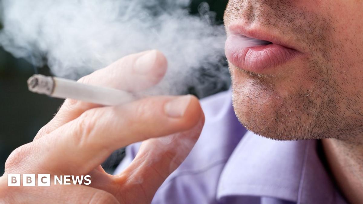 One cigarette a day 'increases heart disease and stroke risk' - BBC News