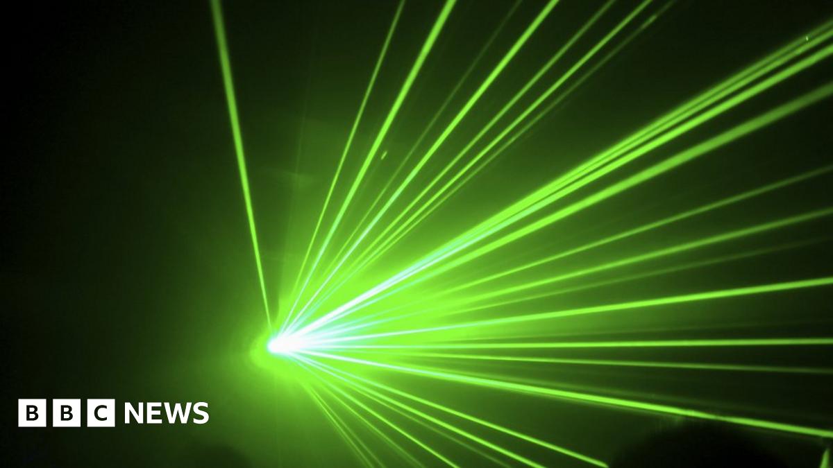 How dangerous are lasers to planes? - BBC News