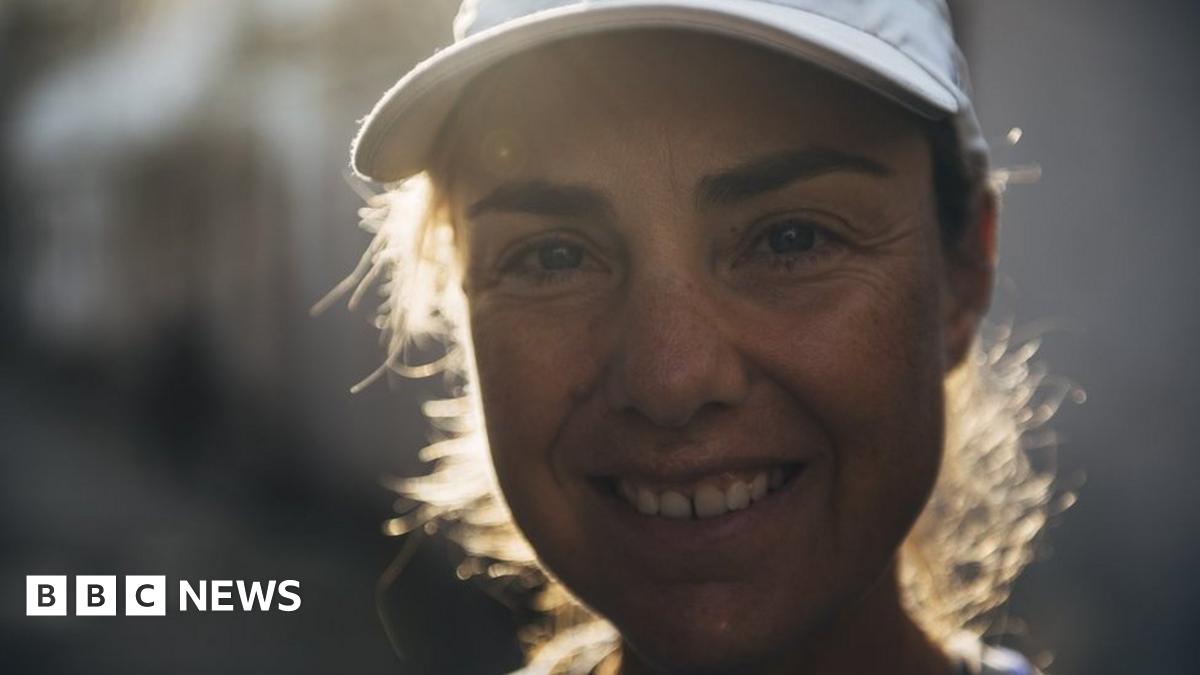 The woman running 40 marathons in 40 days - BBC News