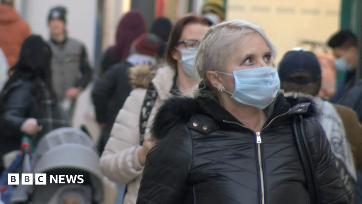 Covid: Isle of Man legal requirement to wear face masks scrapped - BBC News