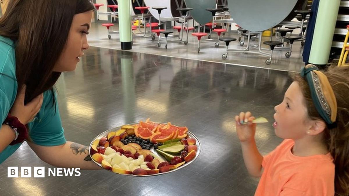 Covid: Free school meals pupils' diet hit by school closures - BBC News