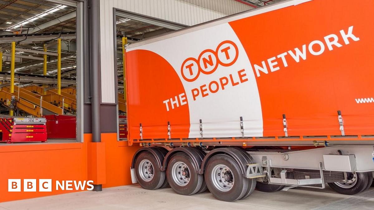 Customers 'furious' with TNT after cyber-attack meltdown - BBC News