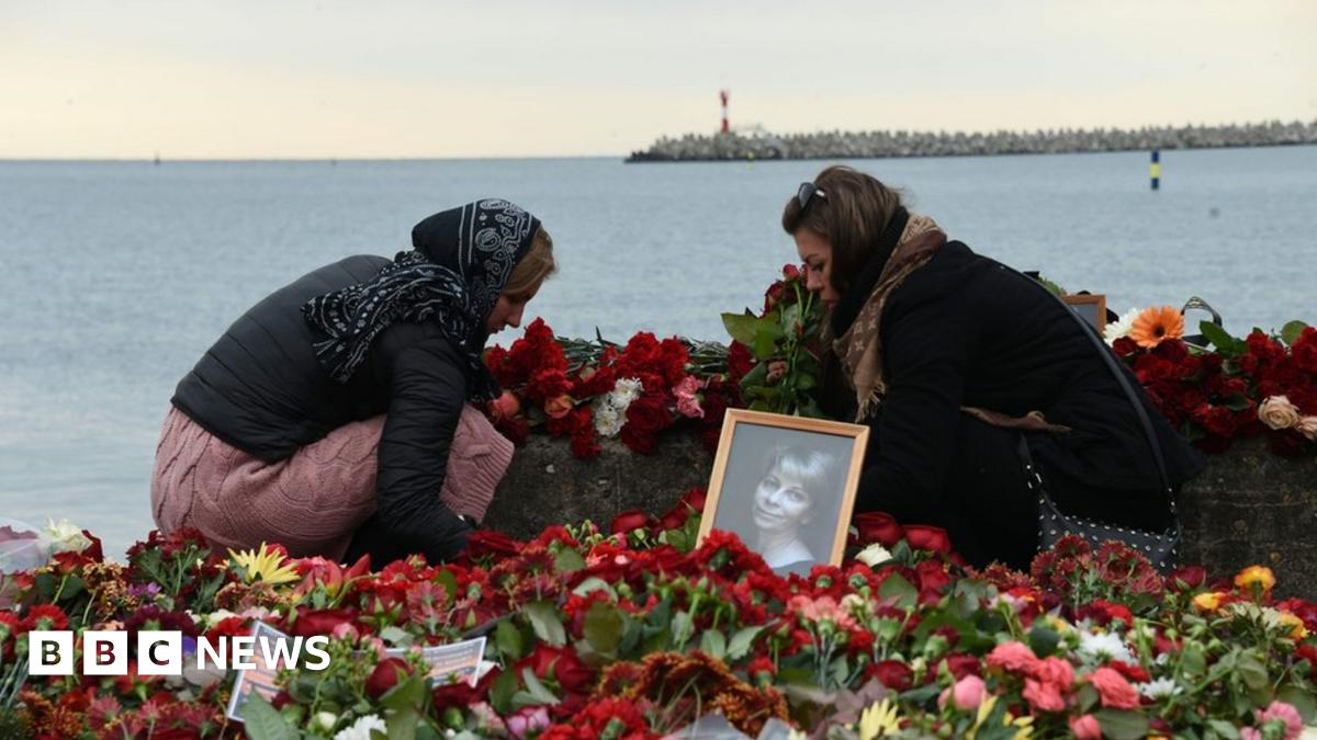 Russian plane crash: Experts begin examining flight recorder - BBC News