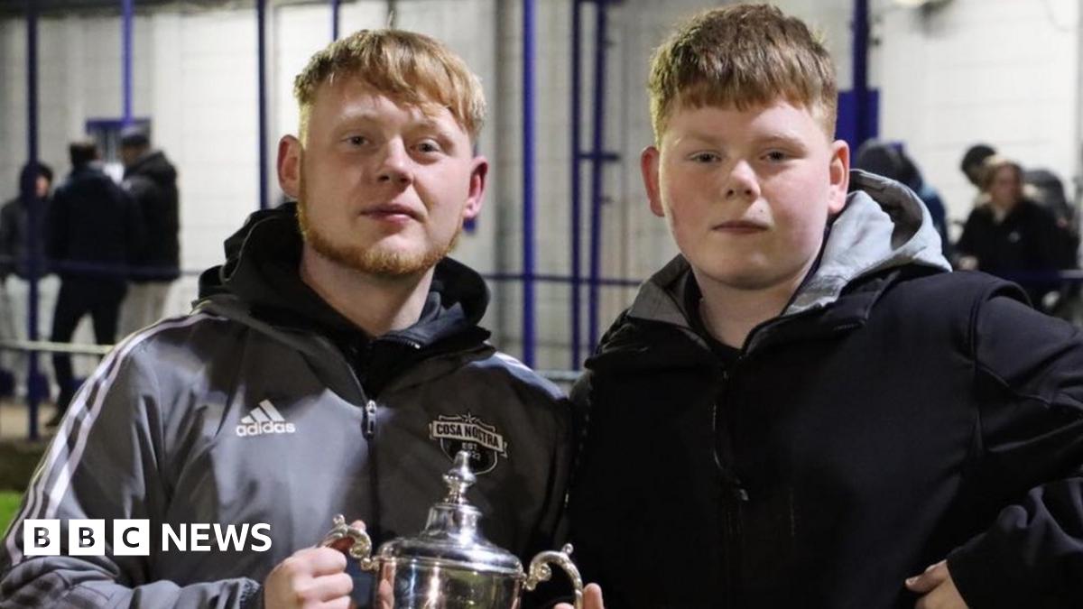 Alfie Lewis: Brother of stabbing victim to run Leeds Half Marathon - BBC News